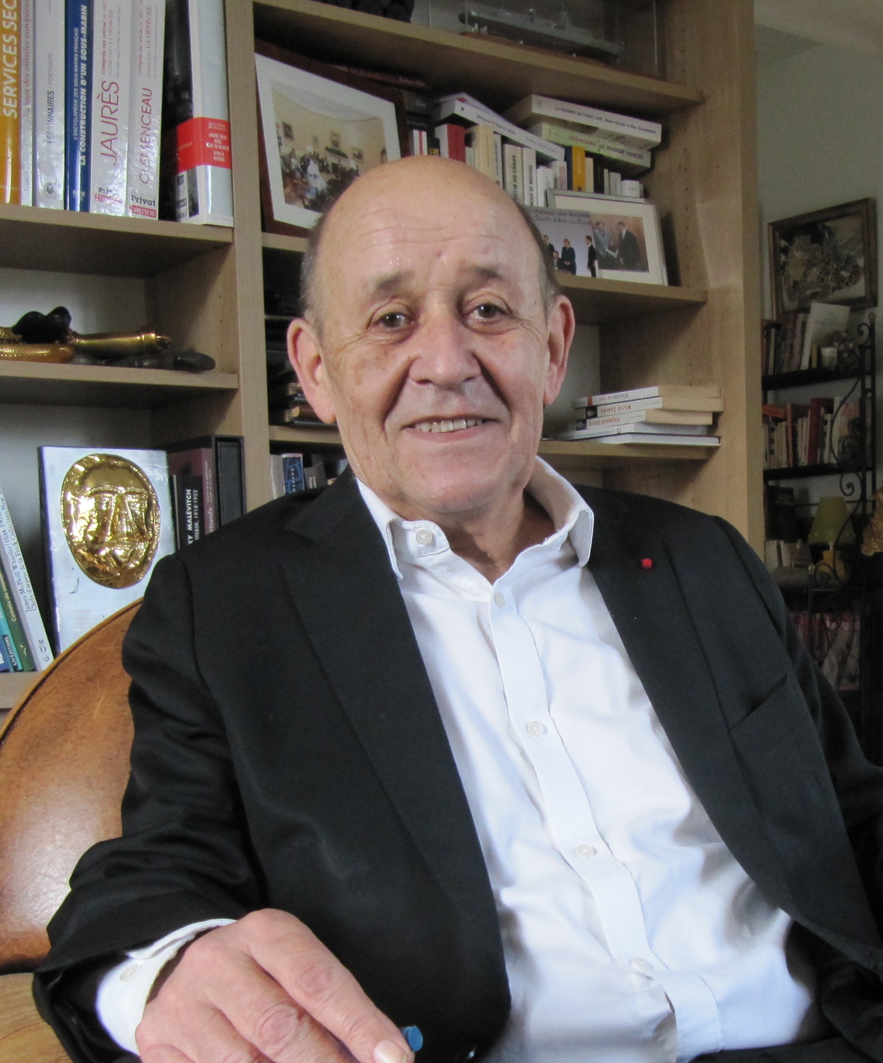 Contact Jean-Yves Le Drian : Conférencier en entreprise